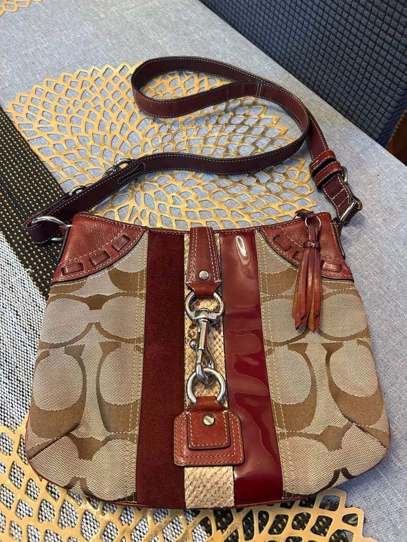 Coach sling bag, Women's Fashion, Bags & Wallets, Cross-body Bags on ...