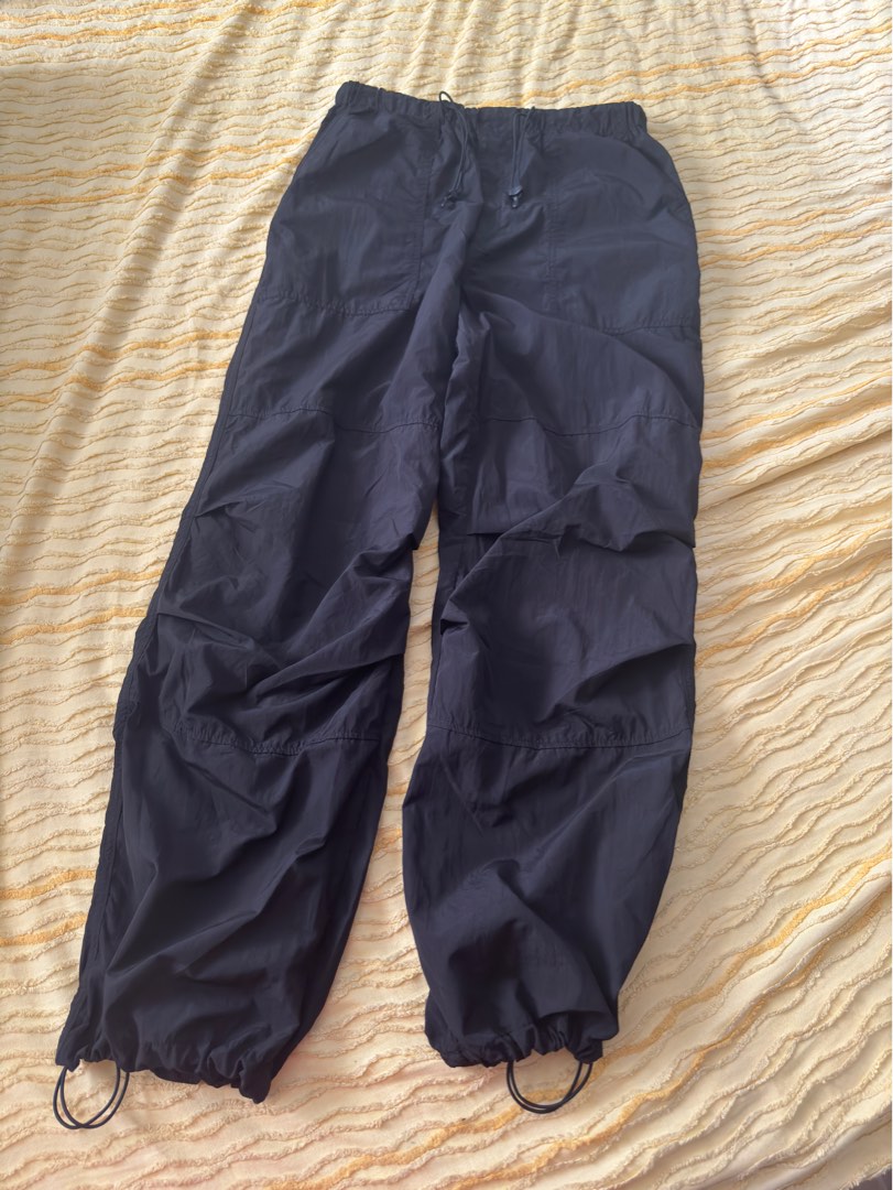 gu by uniqlo tech parachute pants, Men's Fashion, Bottoms, Trousers on ...