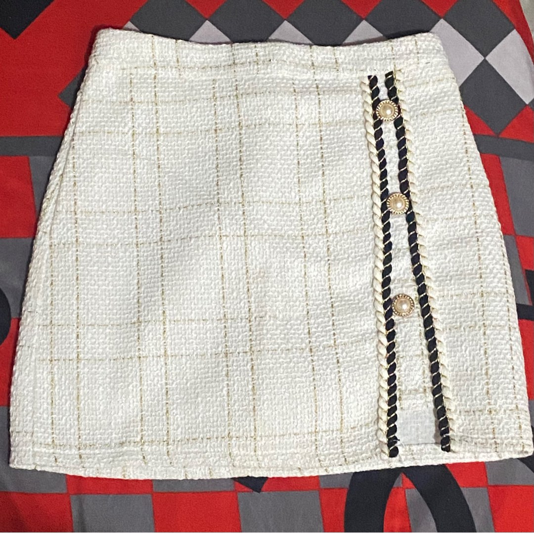 Large white skirt with one inch slit and three buttons pearl, Women's ...