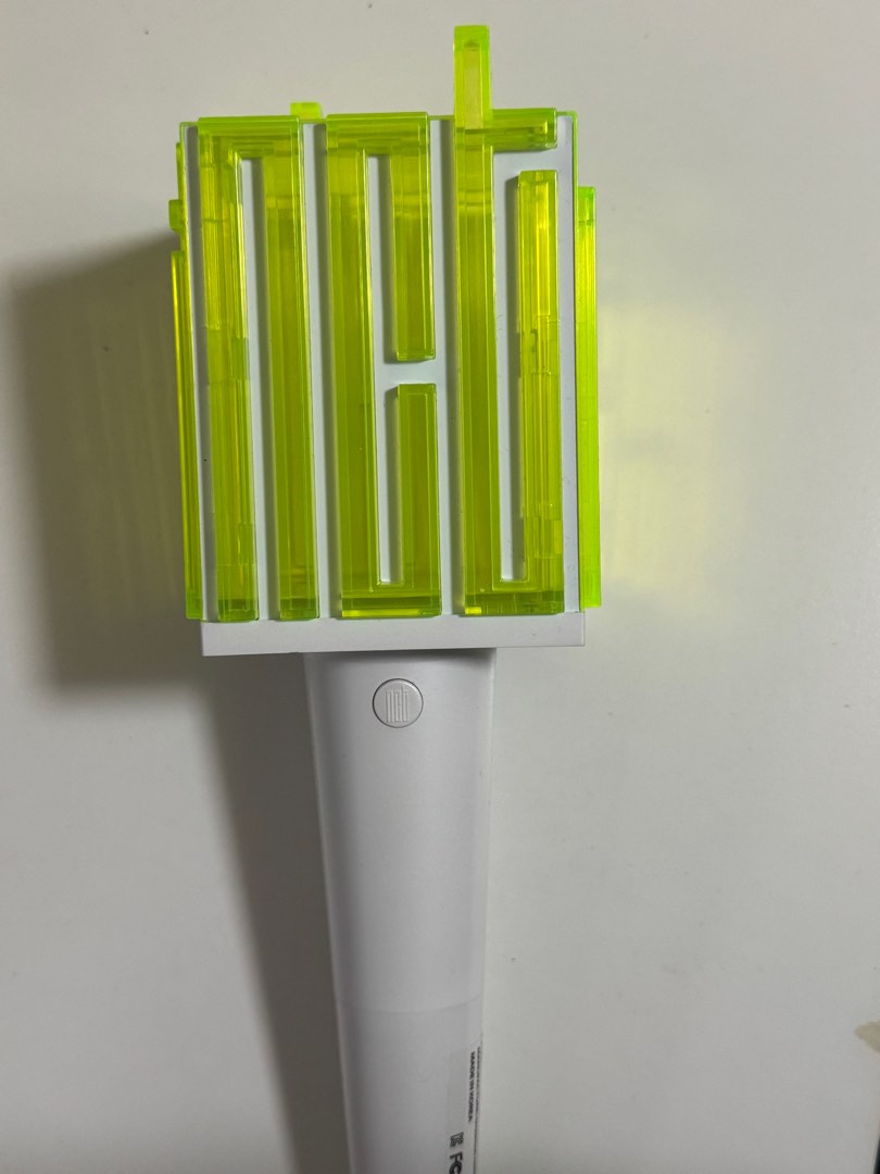 NCT 一代舊版手燈 應援燈 連盒, 興趣及遊戲, 收藏品及紀念品, 韓流 - Carousell