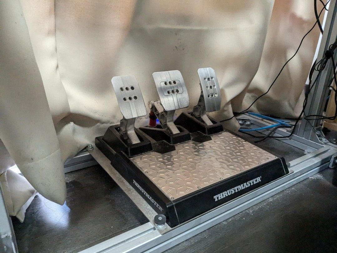 Thrustmaster T-LCM load sim racing pedals with mounting plate, Video ...