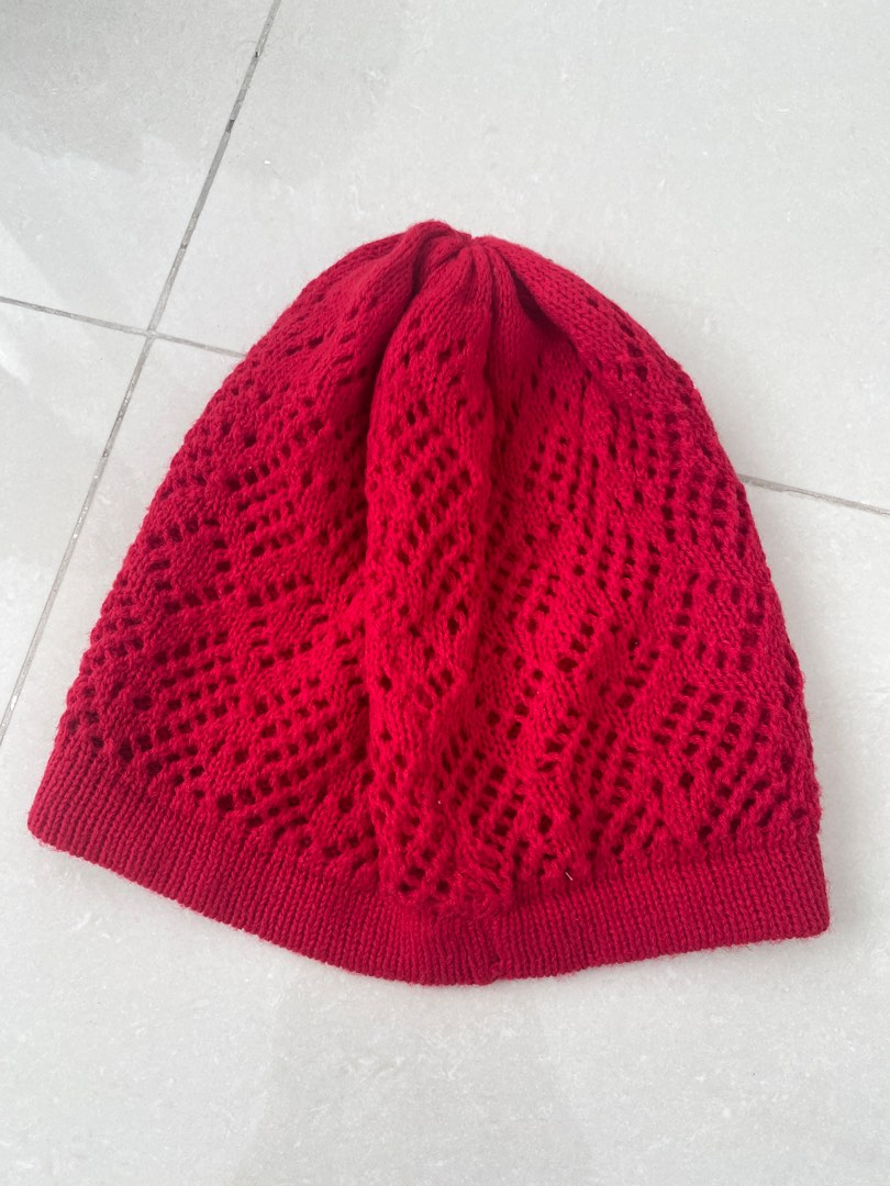 Topi Kupluk Cuplum Merah Rajut Tebal Bahan premium, Fesyen Wanita ...