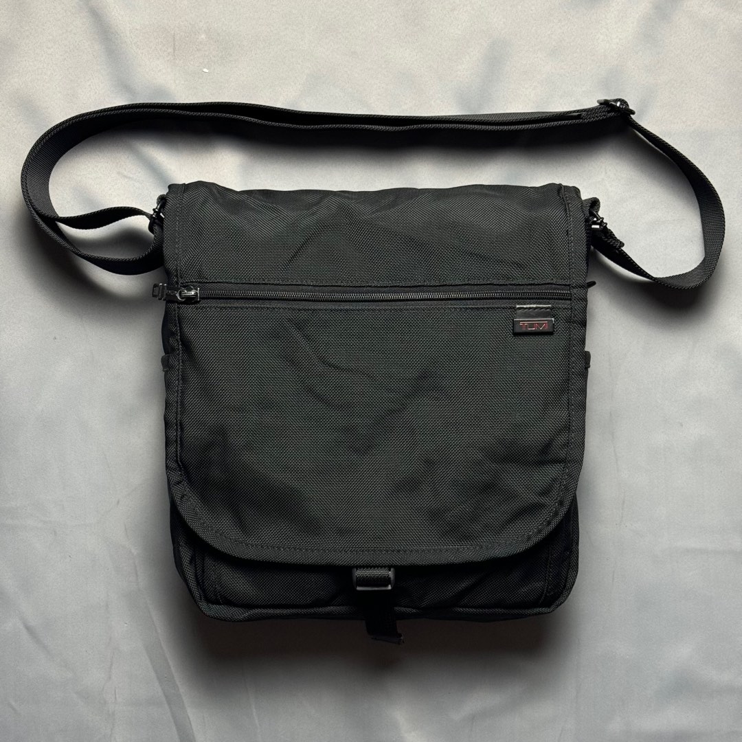 Tumi - 2651D3 Messenger Bag, Men's Fashion, Bags, Sling Bags on Carousell