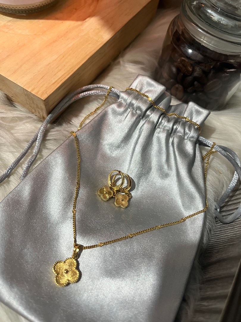 Van Cleef Set - Hypoallergenic, Non tarnish and 100% Surgical, Women's ...