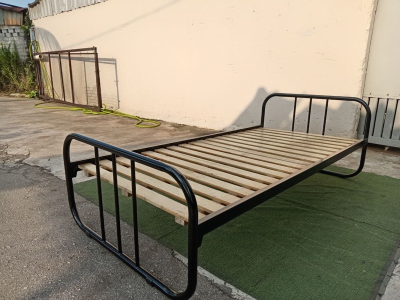 YB78C Katil Besi Single Metal Bed Frame Black, Furniture & Home Living ...