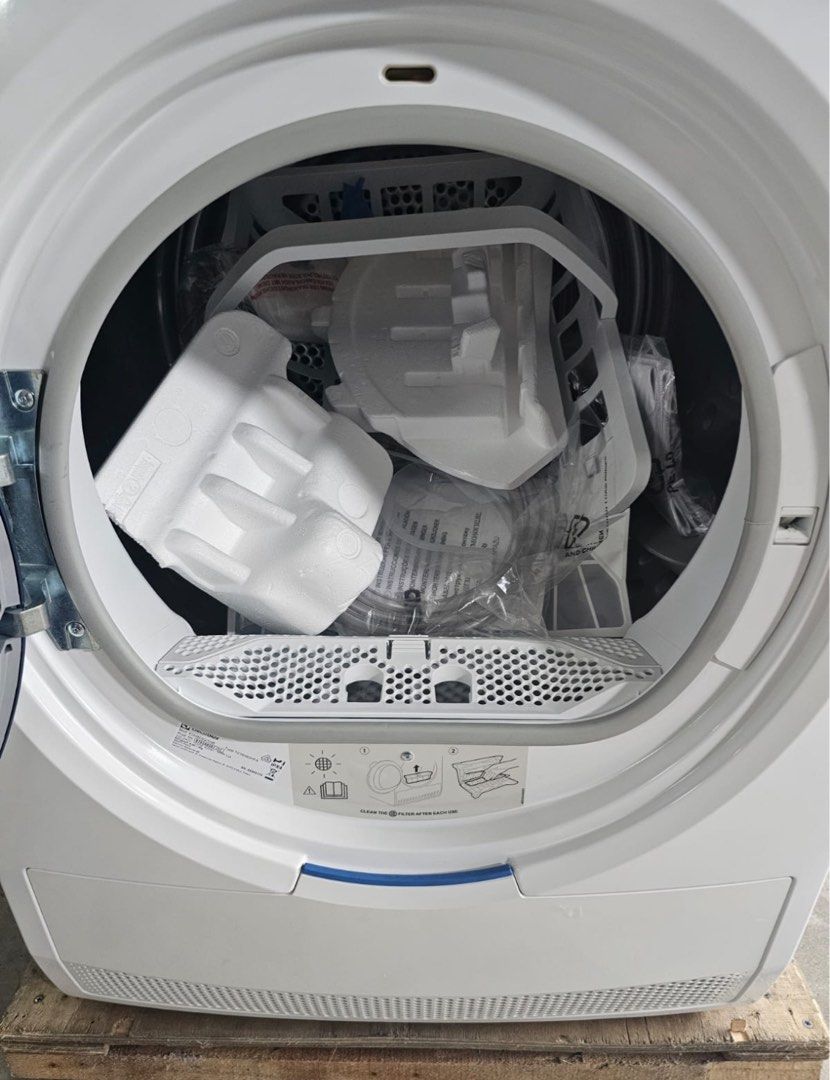 Electrolux 8kg Heatpump Dryer Ultimate Care 700 EDH803Q7WB display set sale!!, TV & Home ...