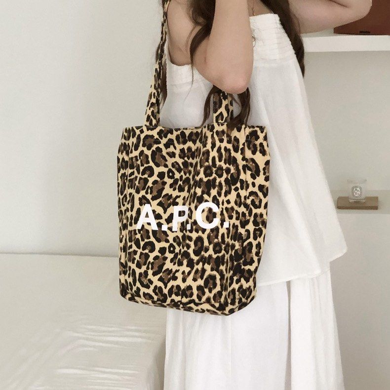 A.P.C Leopard Tote Bag 豹紋帆布袋, 女裝, 手袋及銀包, Tote Bags - Carousell