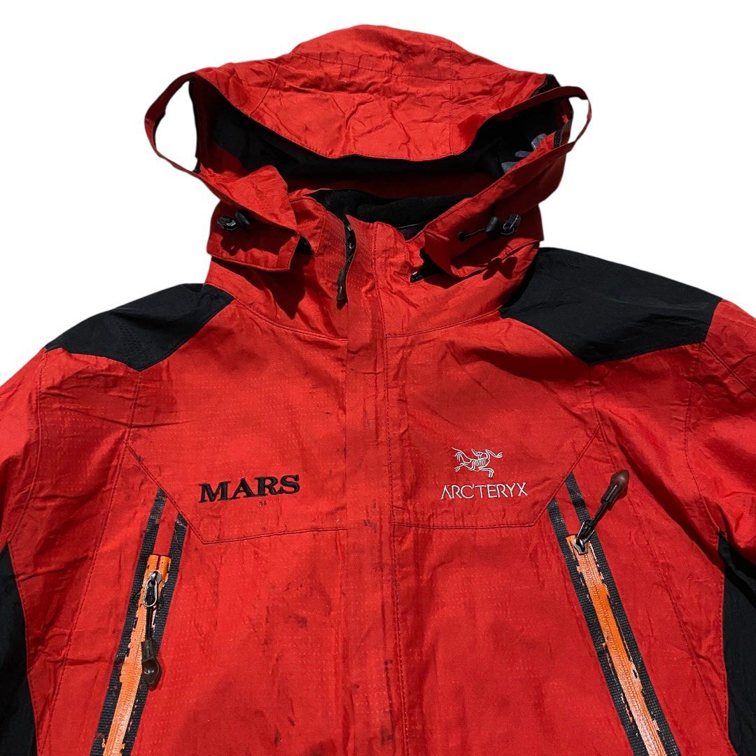 Arcteryx red black removable hood outdoor jacket, Fesyen Pria, Pakaian ...