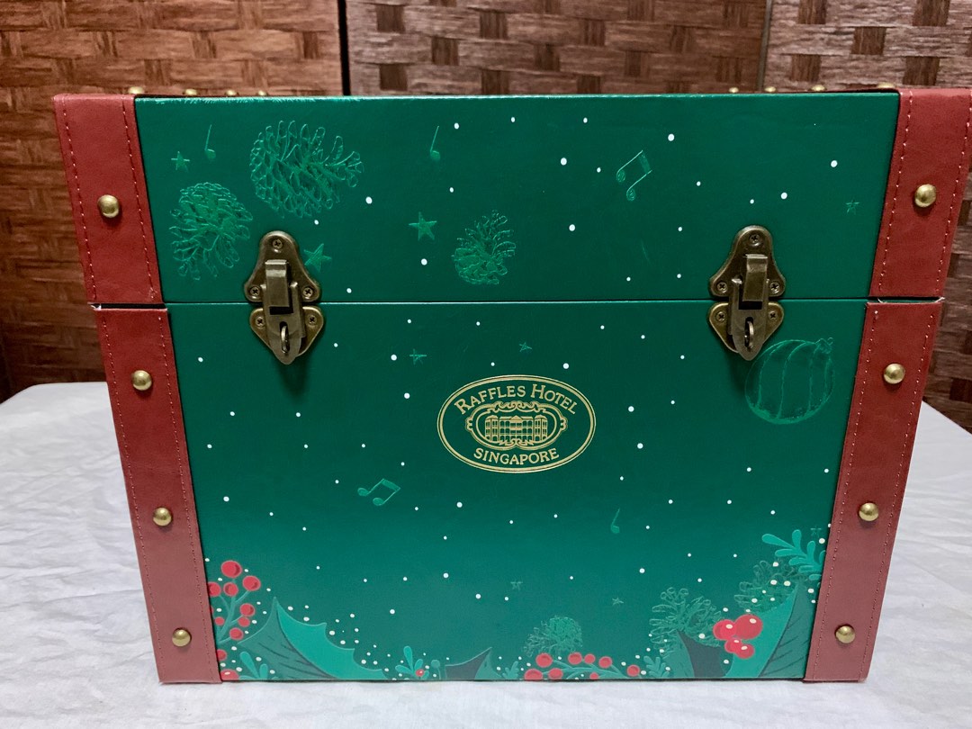 Gift box, Raffles Hotel Hamper box, storage box & miniature porcelain ...