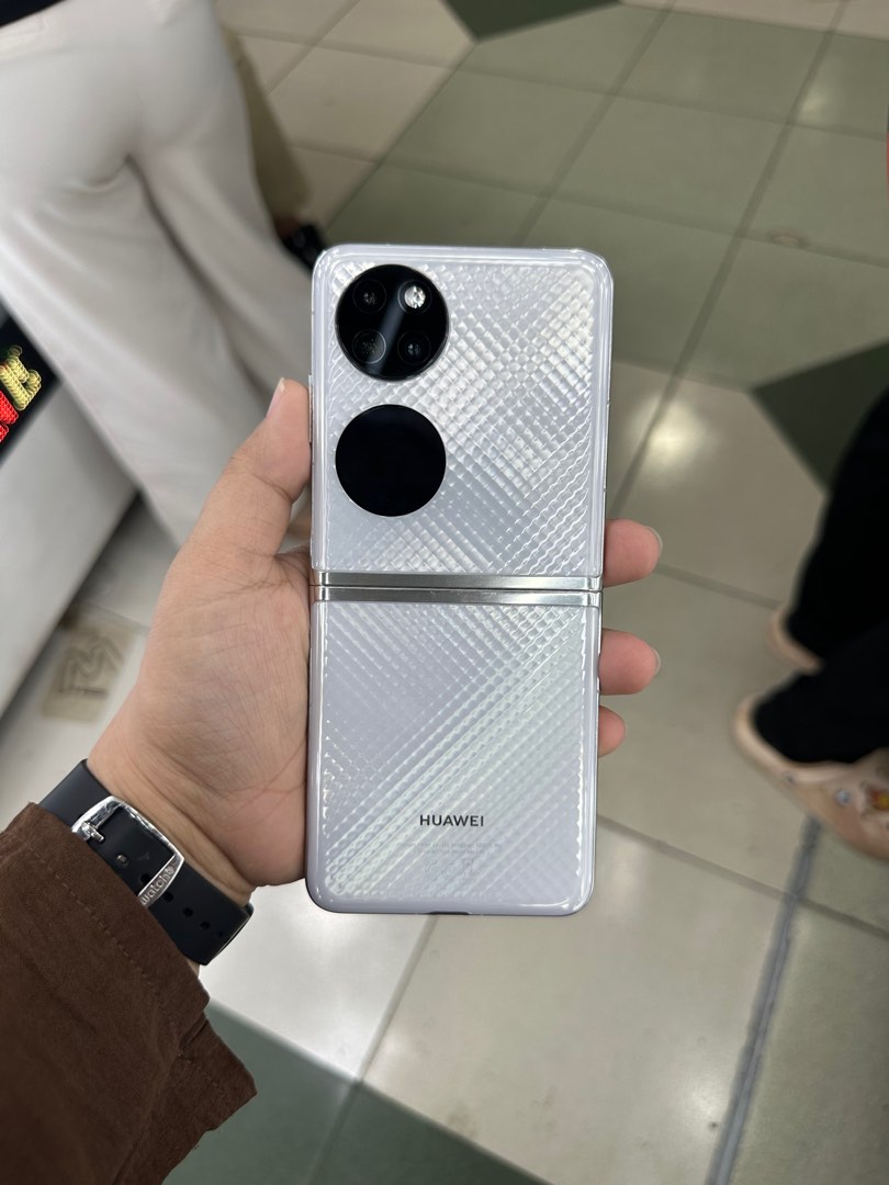 Huawei P50 Pocket 256gb FU NTC, Announcements on Carousell