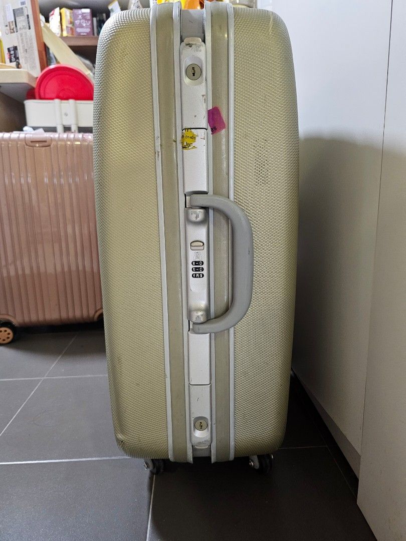 Luggage hard shell Elle, Hobbies & Toys, Travel, Luggage on Carousell
