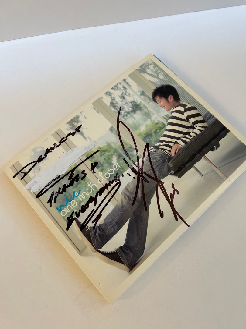 謝霆鋒 one inch closer 親筆簽名CD 只提供順豐到付，注意簽名有少少花痕, 興趣及遊戲, 音樂、樂器 & 配件, 音樂與媒體 ...