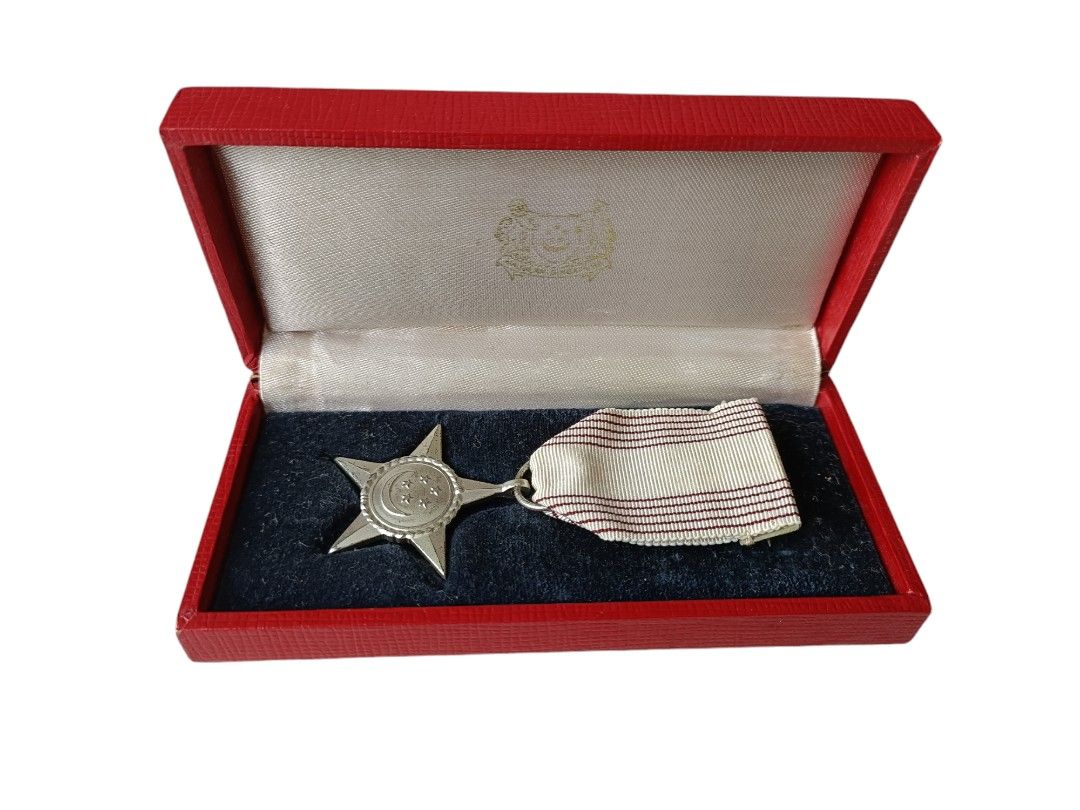 Rare Singapore vintage Pingat Bakti Setia medal Loyal Service medal ...