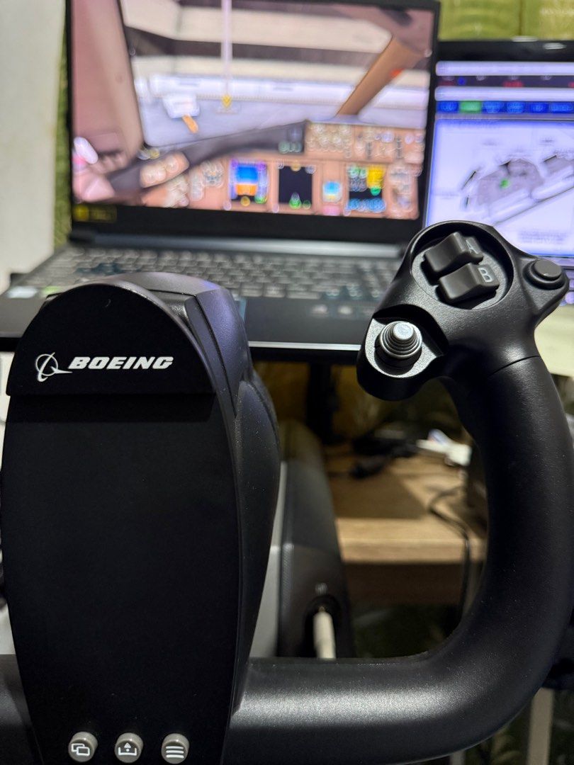 Thrustmaster Boeing Yoke Pack with Throttle and TFRP Rudder Pedals ...
