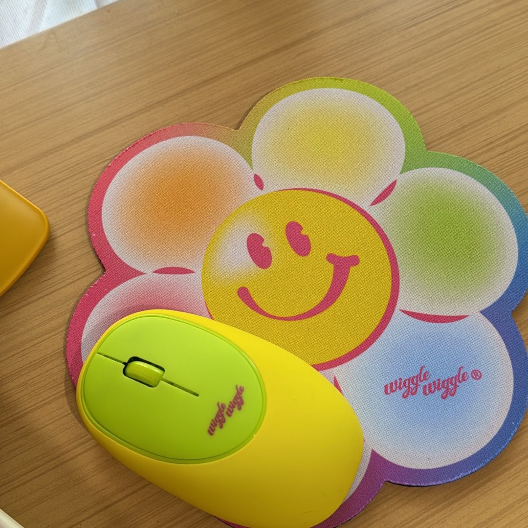 MOUSE AND MOUSE PAD WIGGLE WIGGLE MOUSE (SET), Elektronik, Bagian ...