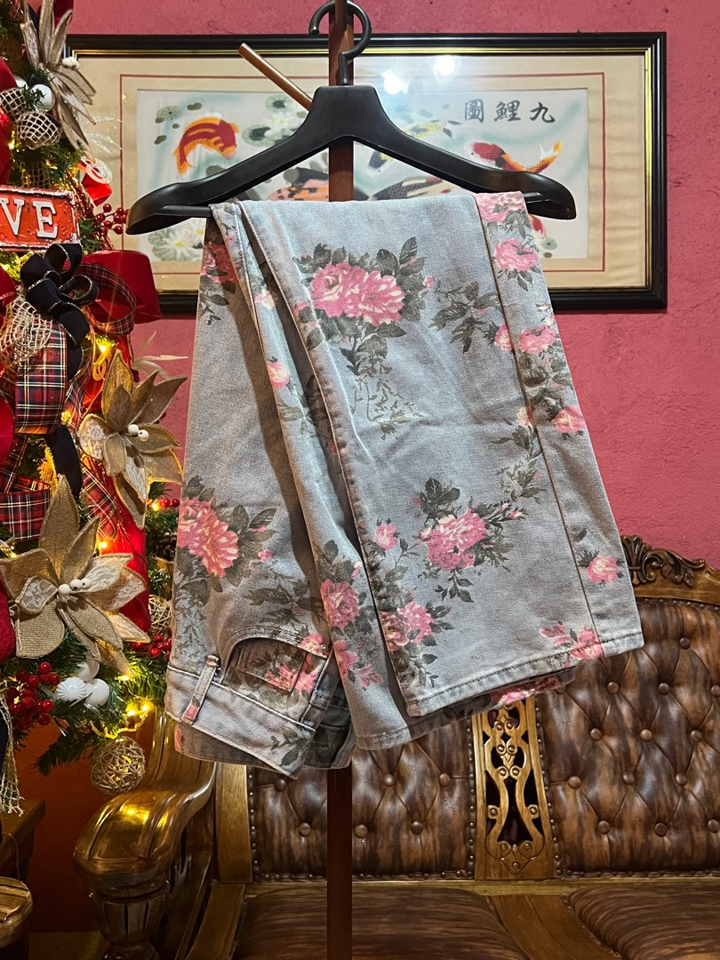 DearVidal Floral Pants, Women's Fashion, Bottoms, Jeans on Carousell