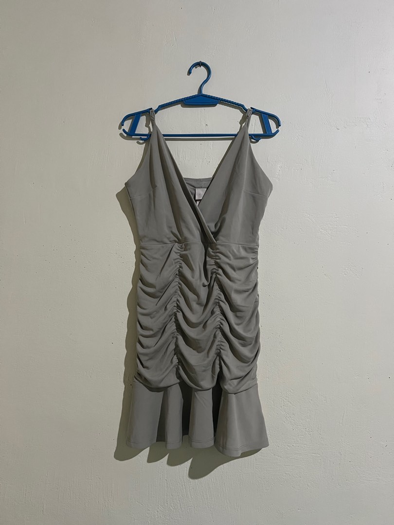 H&M Sage Green Dress | women night dress brandy trendy formal attire v neck, Women's Fashion ...