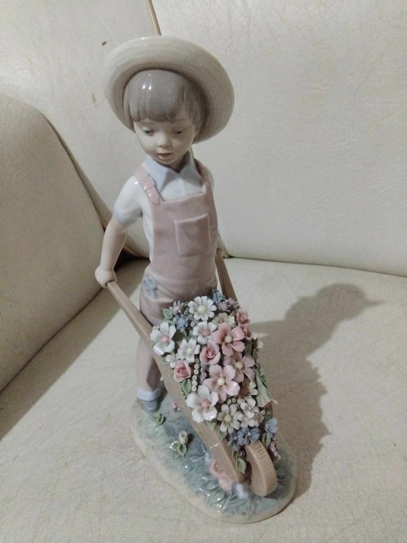 Lladro wheelbarrow, Hobbies & Toys, Memorabilia & Collectibles, Vintage Collectibles on Carousell