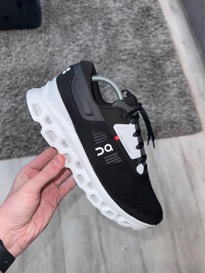 On cloud stratus 3 Black white, Luxury, Sneakers & Footwear on Carousell