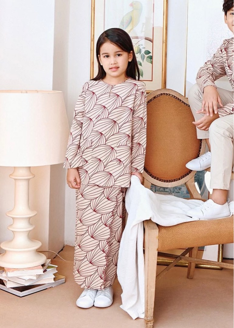 Pokok Kids 5-6yrs The Narik Kurung Set, Babies & Kids, Babies & Kids Fashion on Carousell