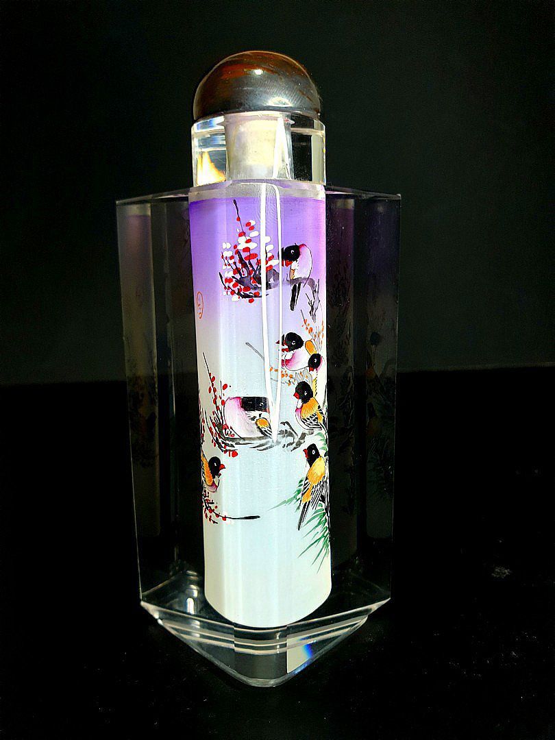 三角菱镜内壁画鼻烟壶Trigular prism crystal inner reverse wall painting snuff ...