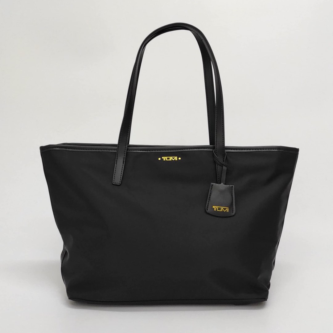 Tumi Tote Bag, Women's Fashion, Bags & Wallets, Tote Bags on Carousell