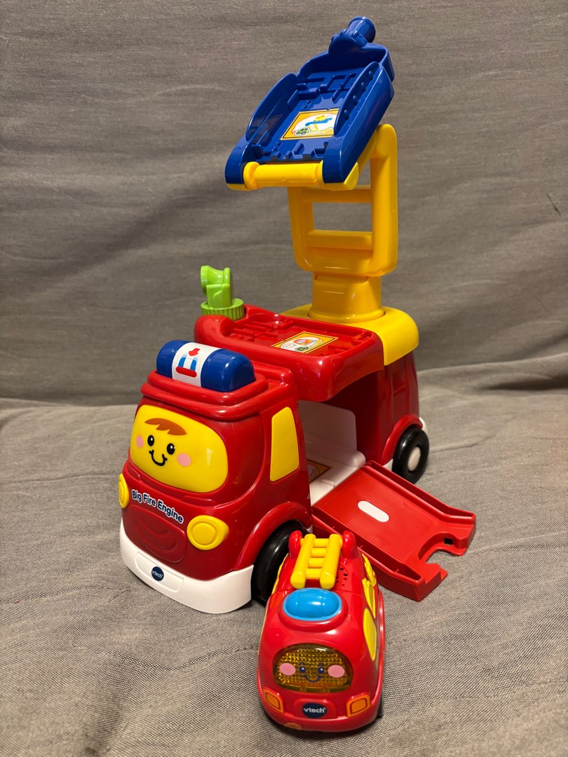 Vtech Fire Engines- 1 Big and 1 Small with sound, 兒童＆孕婦用品, 嬰兒玩具 - Carousell