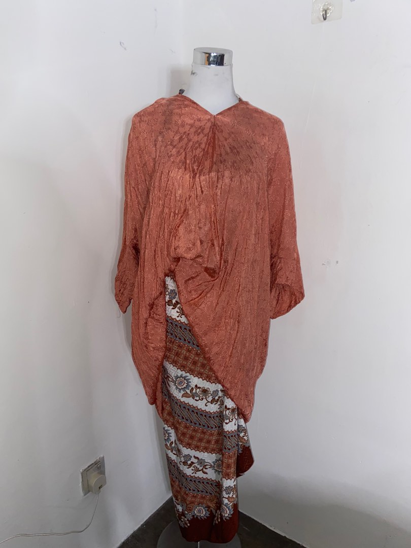 Baju raya Pario batik viscose peach oren, Women's Fashion, Dresses ...