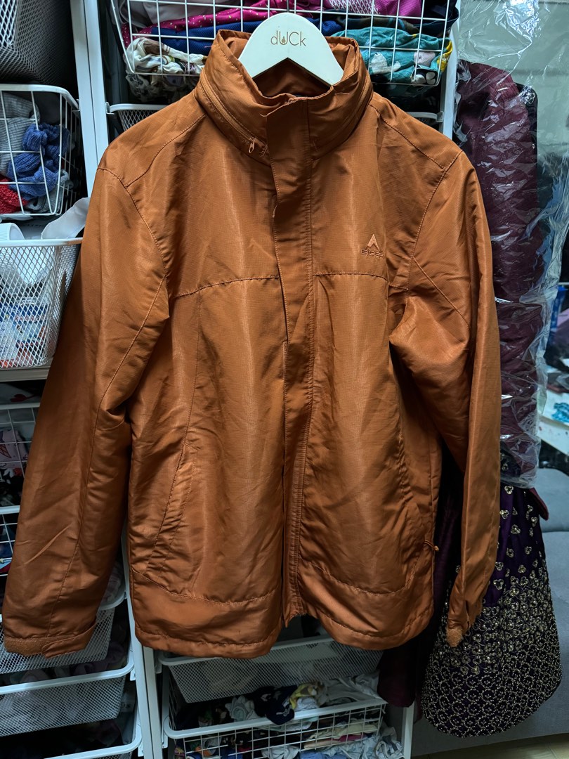 Eiger Jacket Size L, Men's Fashion, Activewear on Carousell
