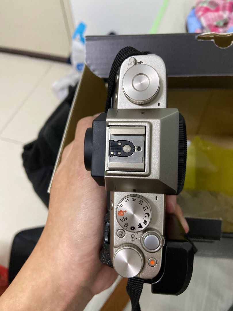 Fujifilm XT100 silver + add on beginner photography kit, Photography ...