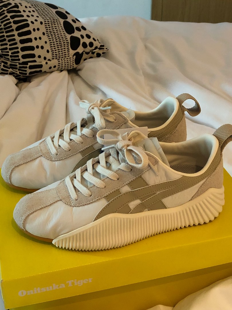 Onitsuka Tiger Acromount, Women's Fashion, Footwear, Sneakers on Carousell