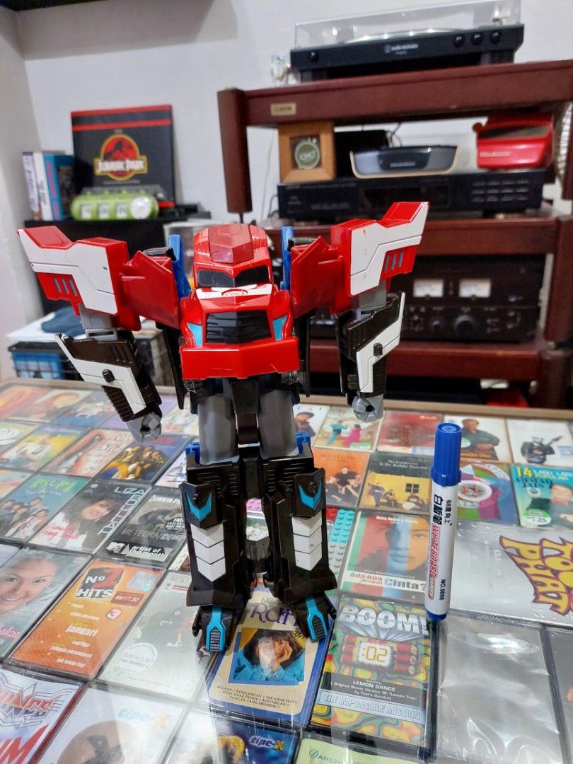 OPTIMUS PRIME, Hobbies & Toys, Collectibles & Memorabilia, Fan ...