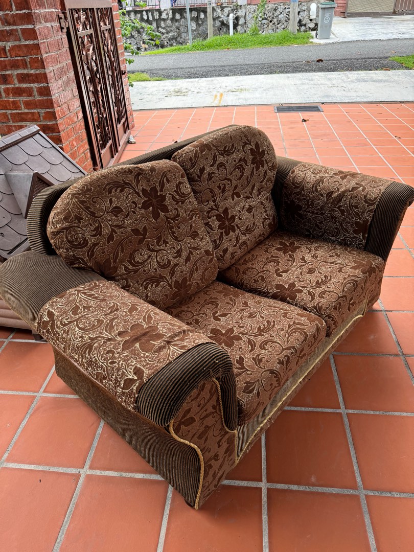 Sofa set yang gebu (can nego), Furniture & Home Living, Furniture ...