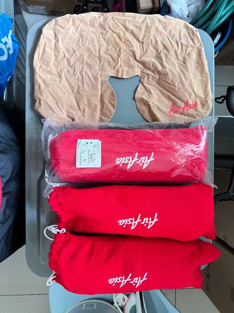Airasia Travel Kit - Selimut, Eye Patch, Head Neck Rest, Hobbies & Toys ...
