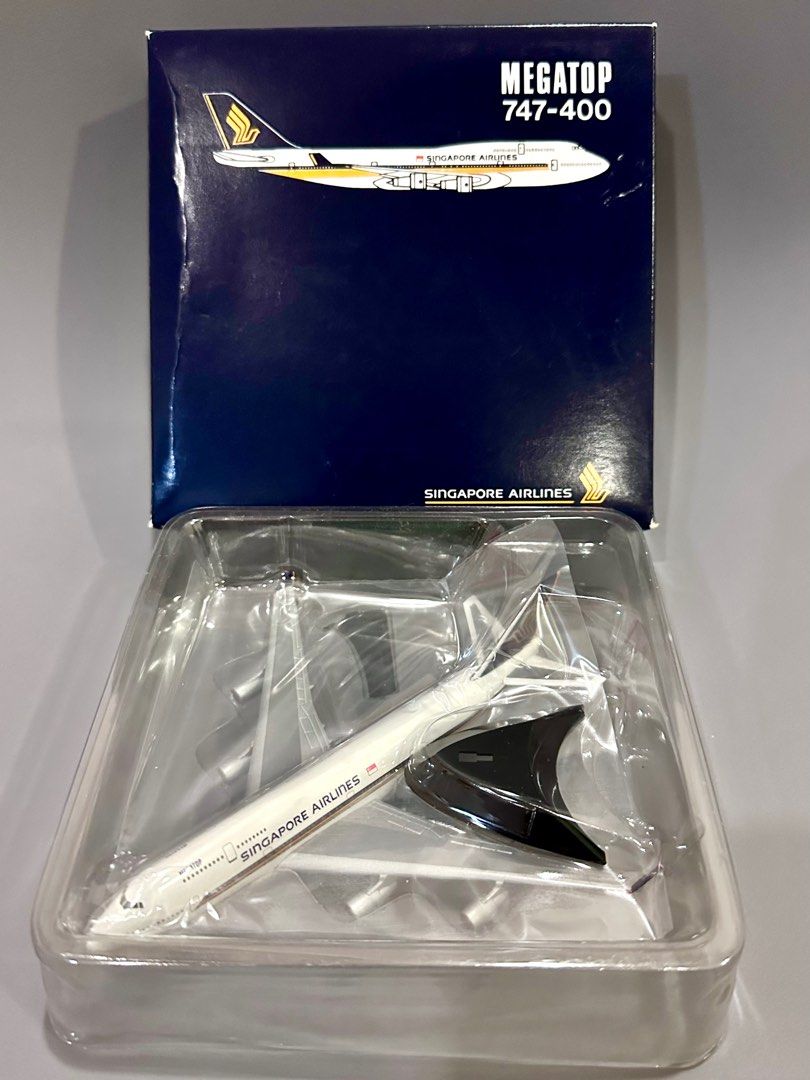 Brand new Herpa Wings Singapore Airline Boeing 747-400 Megatop model, Hobbies & Toys, Toys ...