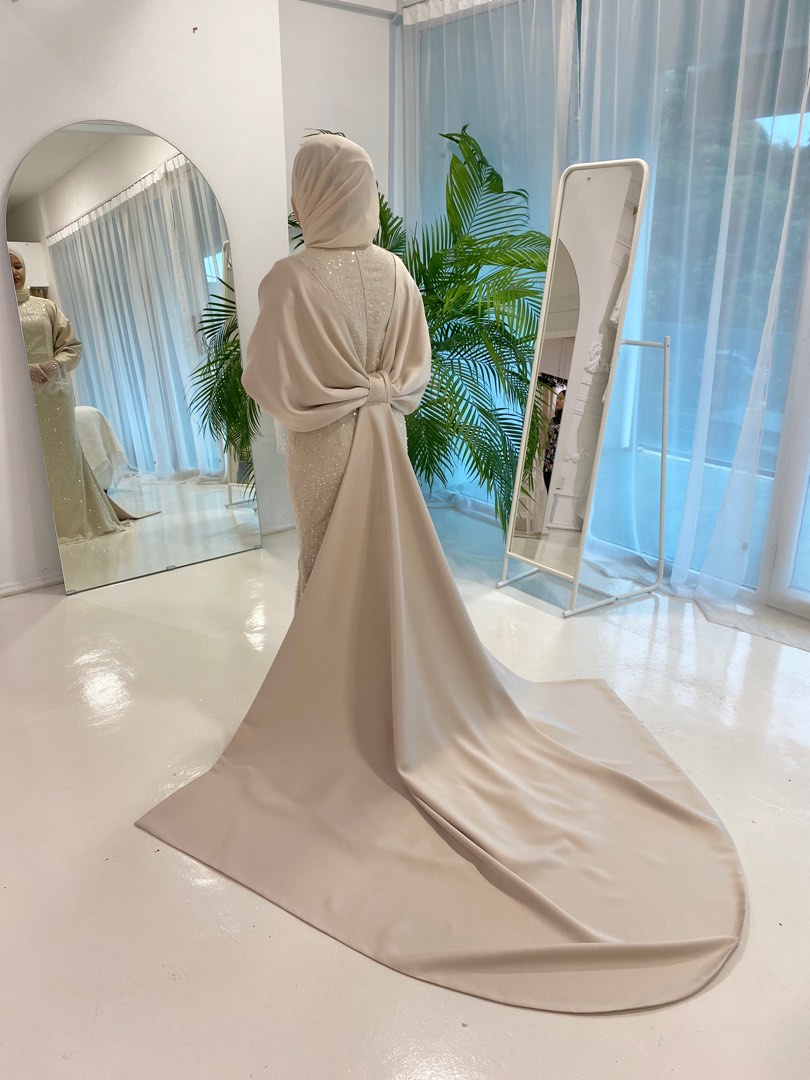 [FOR RENT] Bridal Custom Dress from Tiara Awatif with detachable bow ...