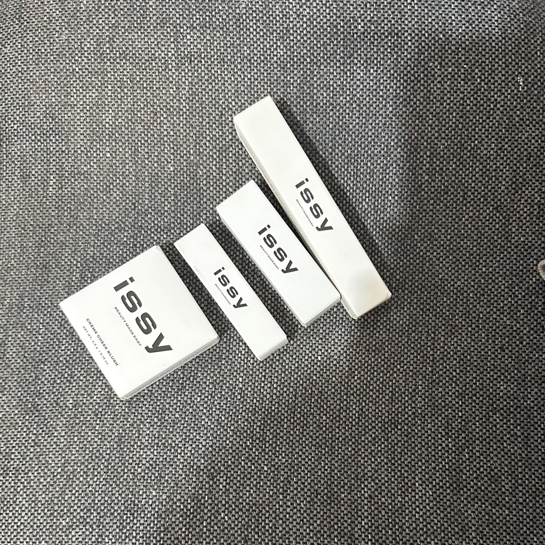 ISSY SET Creme Blush, Lip Bullet, Illuminator, Hydragloss, Beauty ...