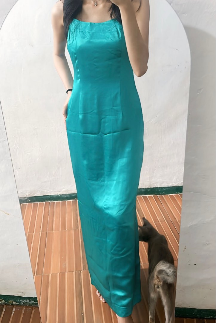 Ling dress satin, Fesyen Wanita, Pakaian Wanita, Gaun & Rok di Carousell