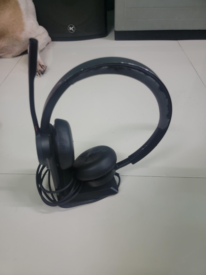 Poly Voyager 4320 Office headset with charging dock and USB Type C ...