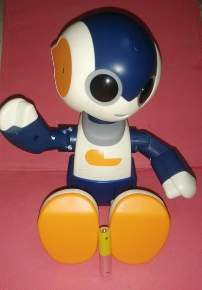 Robi Junior Interactive Robot, Hobbies & Toys, Memorabilia ...
