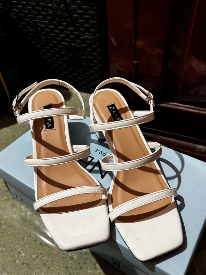 ZANEA WHITE BLOCK HEELS, Women's Fashion, Footwear, Heels on Carousell