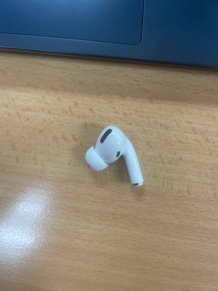 Airpod pro gen 1 - right side only, Audio, Headphones & Headsets on ...