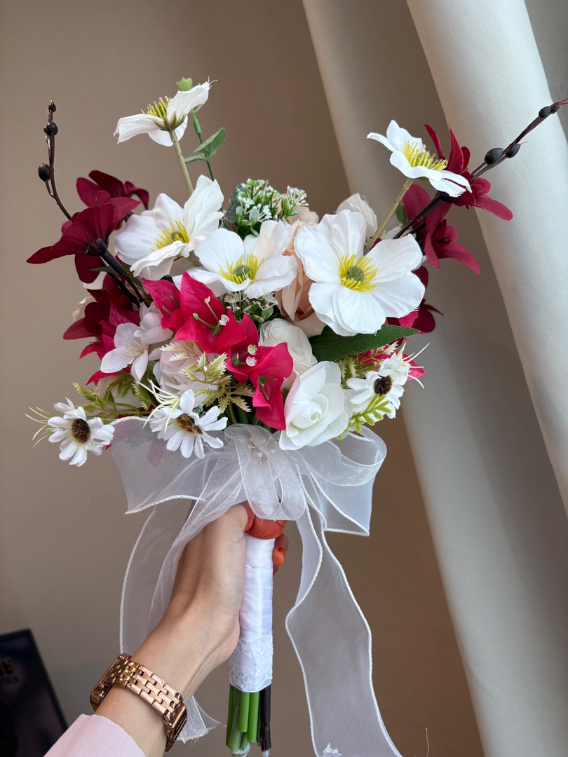 Bunga Tangan Nikah, Hobbies & Toys, Stationery & Craft, Flowers ...