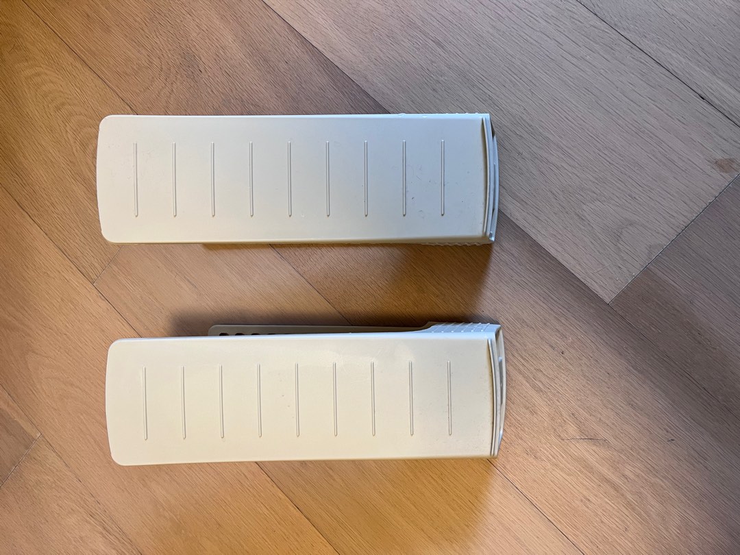 Daiso shoes rack 大創女鞋收納架, 傢俬＆家居, 傢俬, 櫃子、組合櫃及置物架 - Carousell