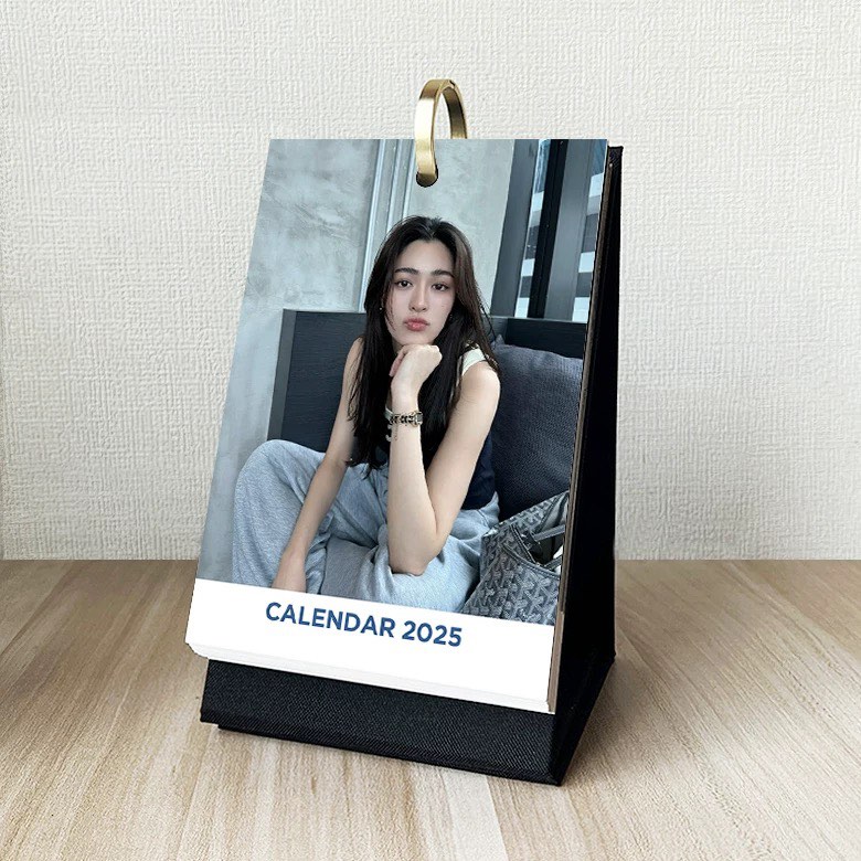 lingorm 2025 月曆 枱曆 周曆 8吋, 興趣及遊戲, 收藏品及紀念品, 明星周邊 - Carousell