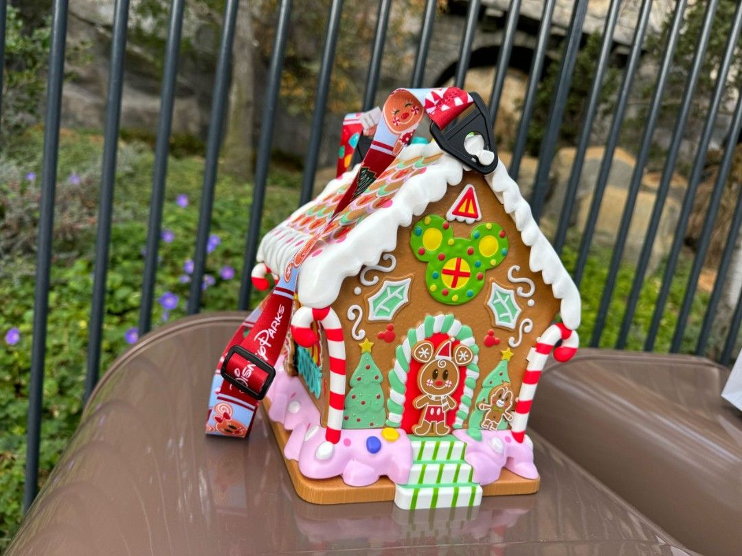 $60 Mickey and Minnie Gingerbread House Disneyland Popcorn Bucket (only ...