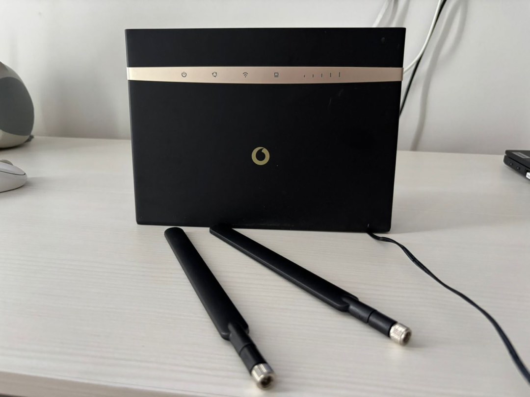 Modem B525-65a, Computers & Tech, Office & Business Technology on Carousell