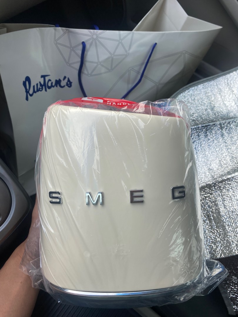 SMEG Knife Set Cream, Furniture & Home Living, Kitchenware & Tableware ...