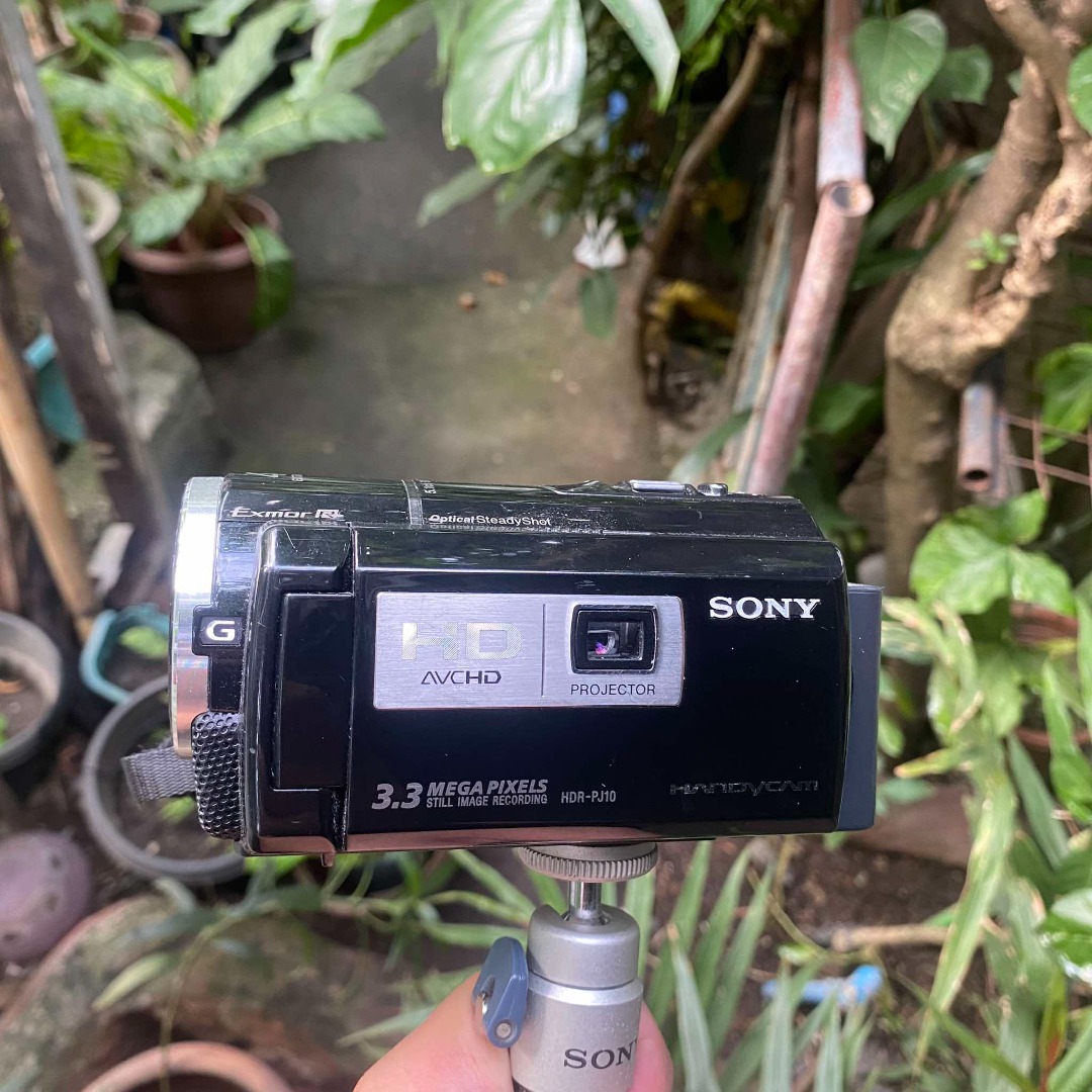 Sony HDR-PJ10. W Projector HANDYCAM / CAMCORDER VINTAGE OUTPUT ...