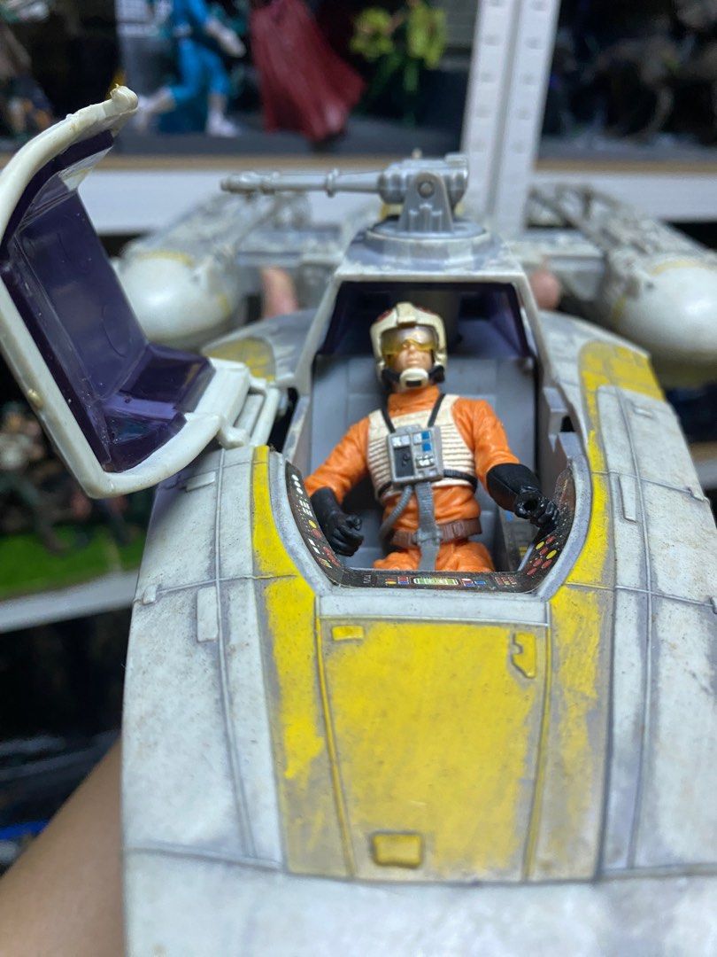 Star Wars: Y-Wing Fighter with Rebel Pilot - Lt.Lepira (Gold 4) - Toys ...